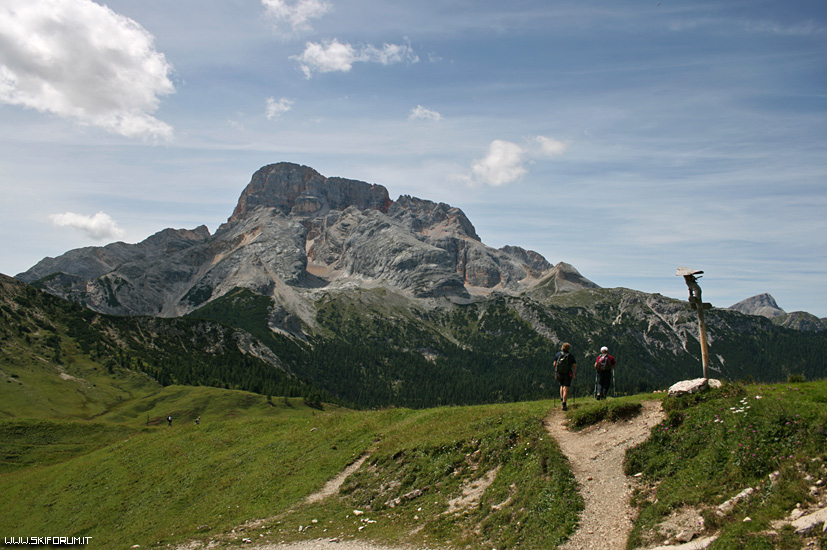 La Croda Rossa vista dal sentiero per il Monte Specie, Dolomiti