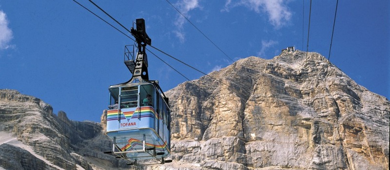 Aprono le funivia di Cortina d'Ampezzo alle Tofane, estate 2015